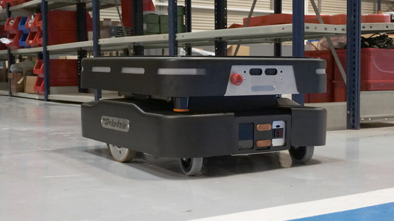 Robots in Transportation: Warehouse Transport Transformation | Robotnik