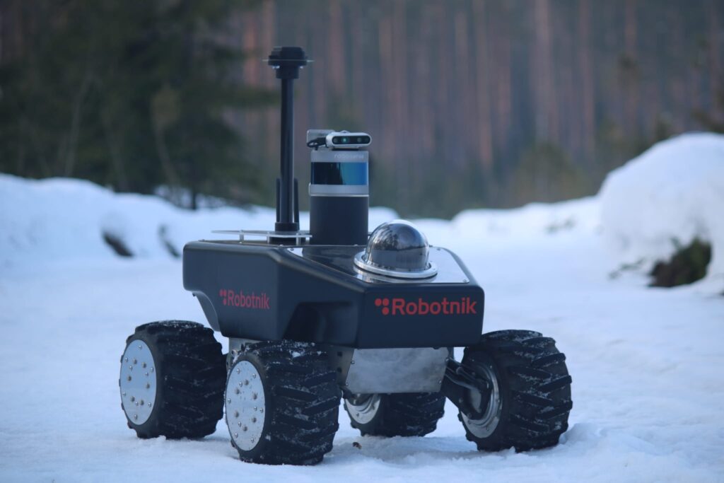 RB-SUMMIT Mobile Robot - Indoor & Outdoor | Robotnik®
