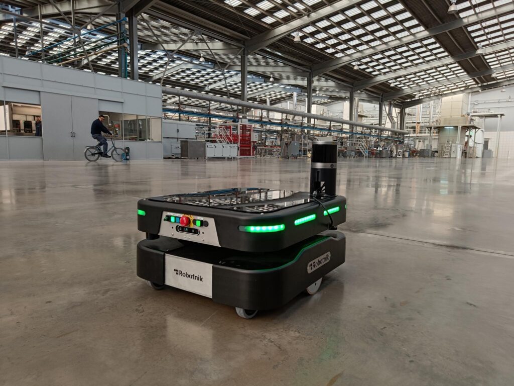 How does mobile robot technology increase warehouse productivity?| Robotnik