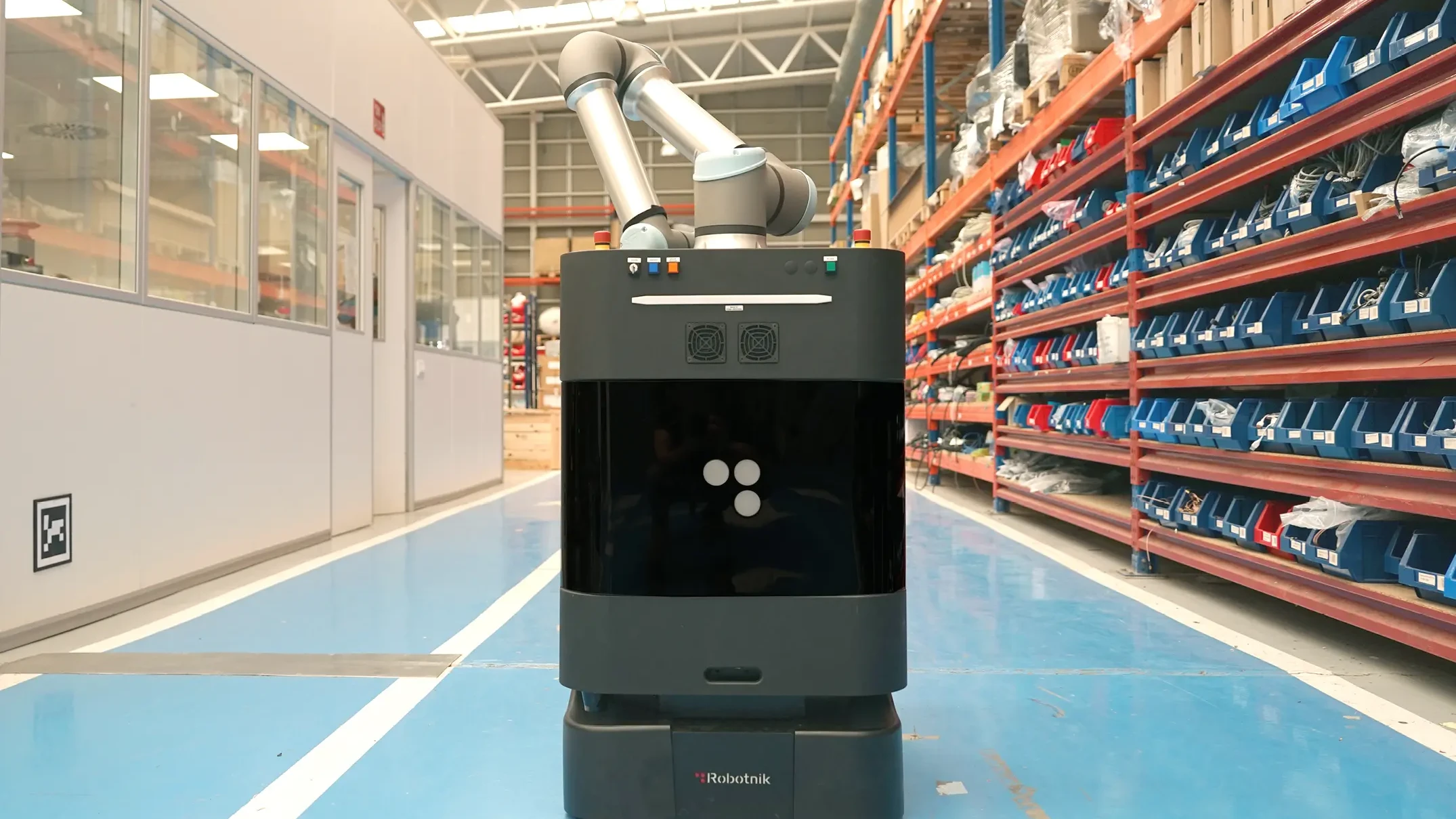 Autonomous Mobile Robots Company - AMR | Robotnik®