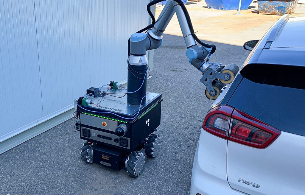 Autonomous Mobile Manipulator Robot for vehicle washing: ISTOBAL and ...