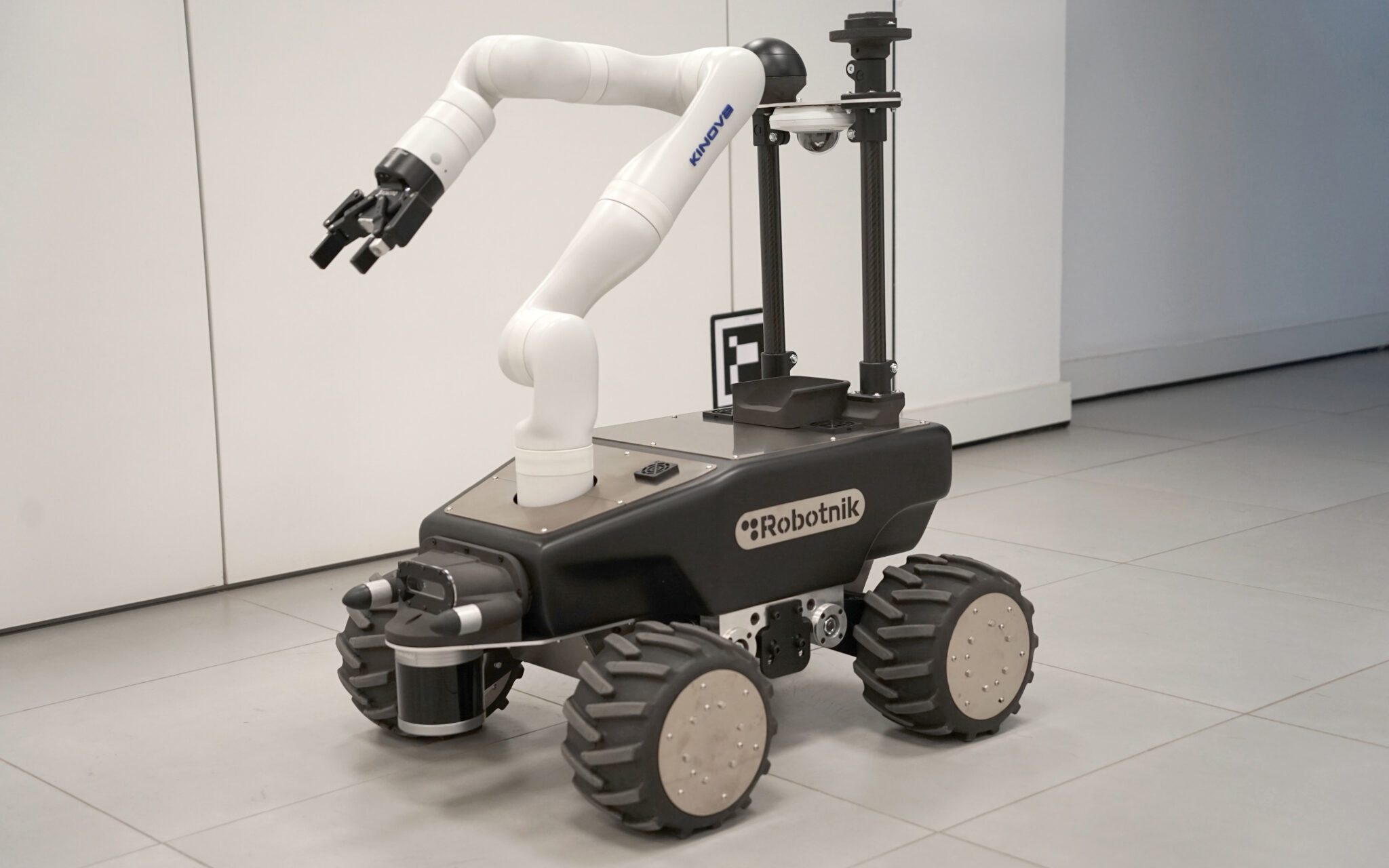 RB-SUMMIT: Robot for R&D in indoor and outdoor | Robotnik®